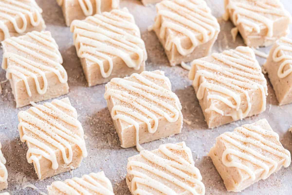 Easy Cinnamon Roll Fudge Recipe