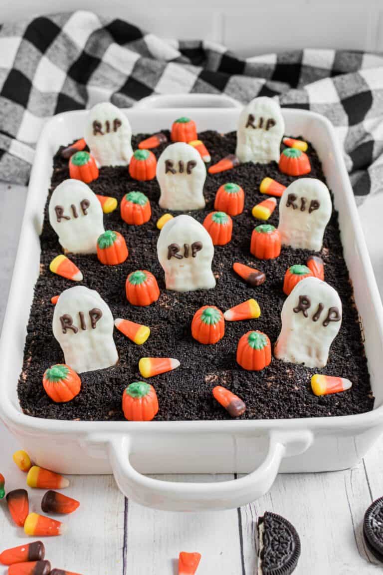 Halloween Dirt Cake Recipe {Graveyard} - Shugary Sweets