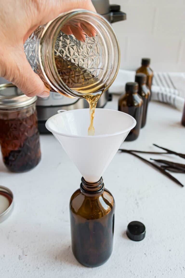 How to Make Vanilla Extract {Recipe} - Shugary Sweets